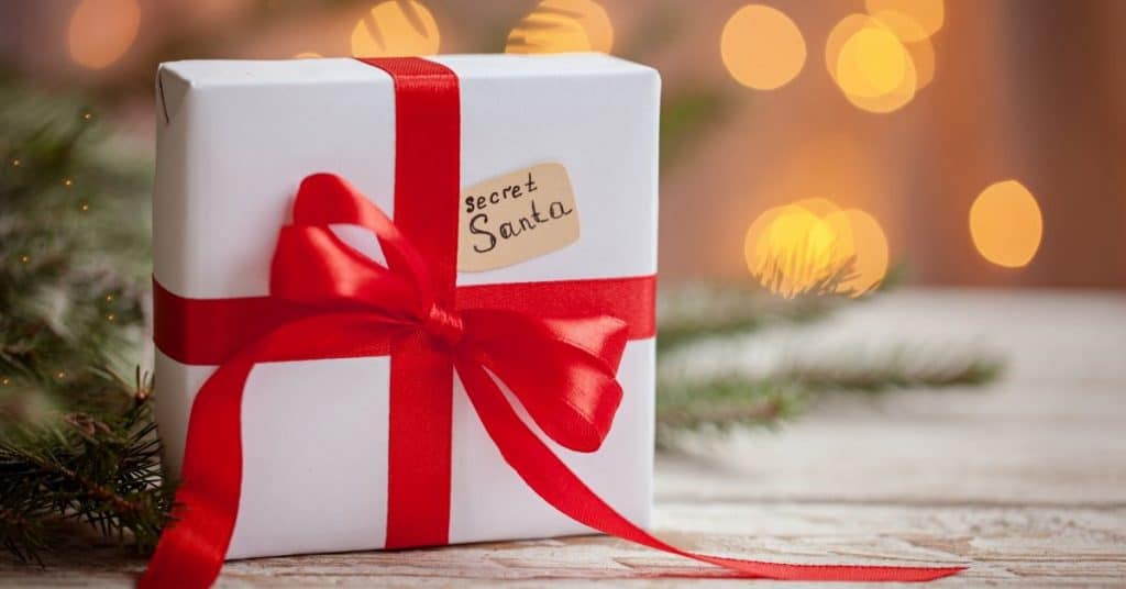 The Best Funny Secret Santa Gifts Under £10 - Open for Christmas